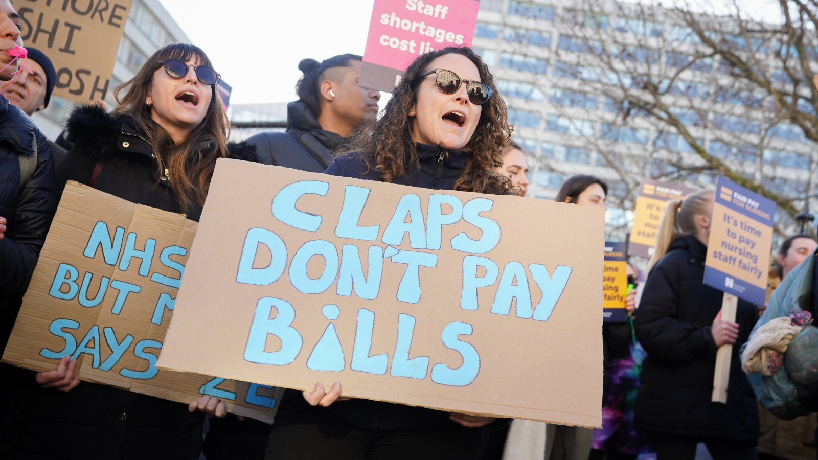 Nurses across England begin 28-hour strike over pay | ITV News
