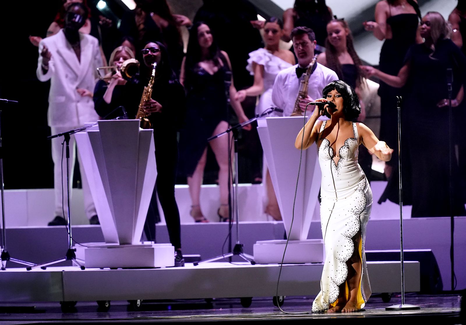 Raye makes Brit Awards history with six gongs | ITV News Raye makes Brit Awards history with six gongs | ITV News
