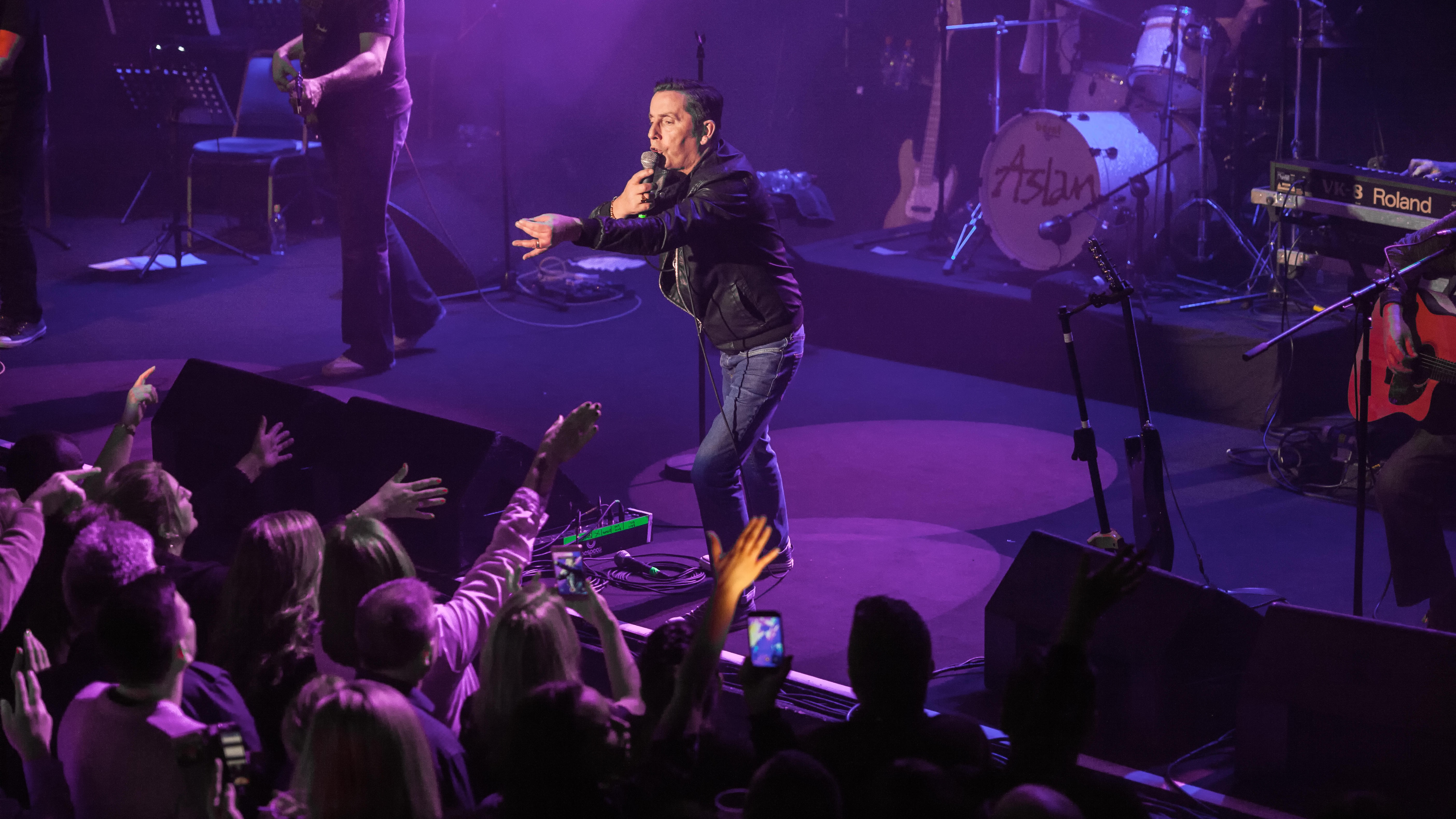 President leads tributes following death of Aslan singer Christy Dignam ...