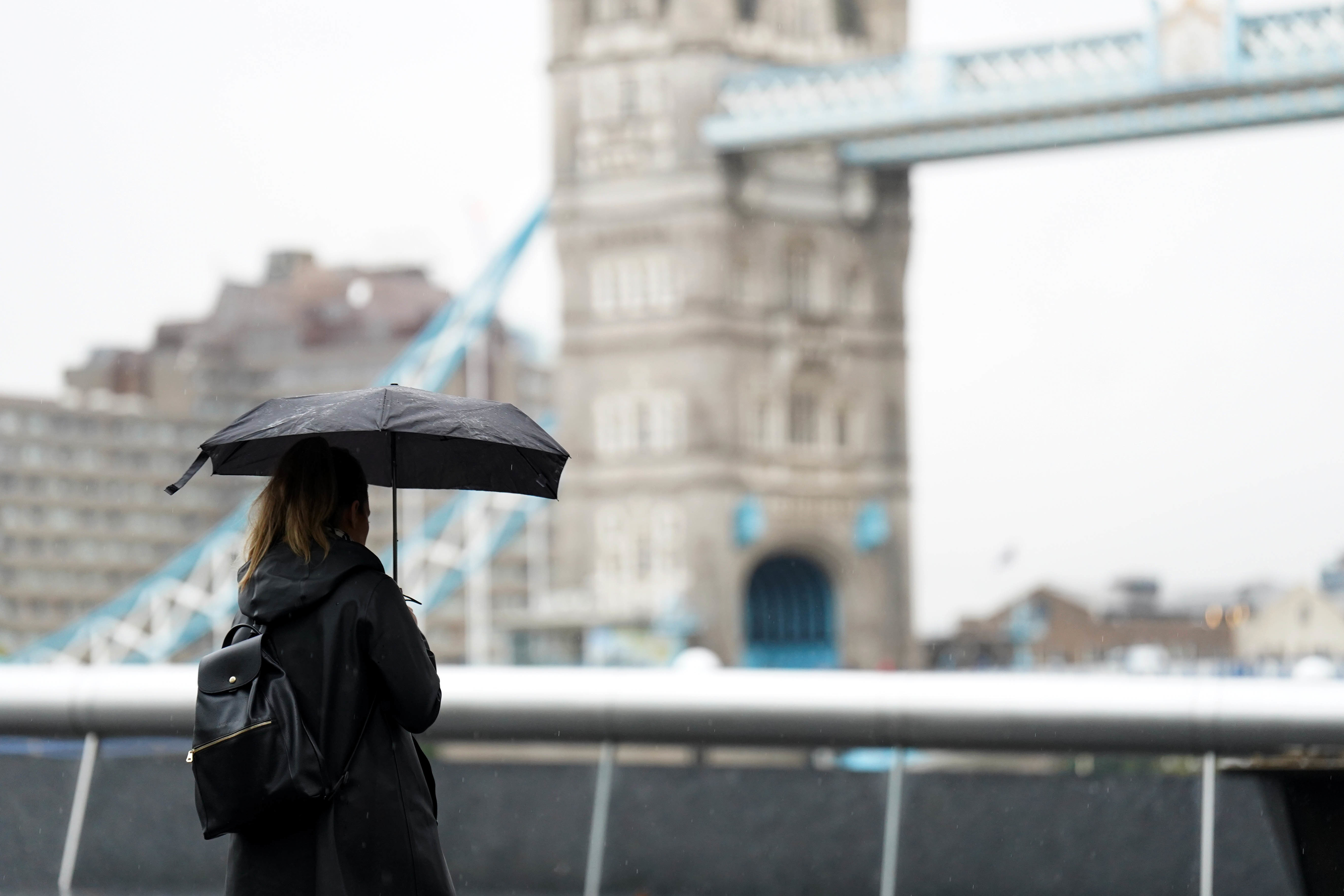 Britons to be lashed with rain over weekend as temperatures fall | ITV News