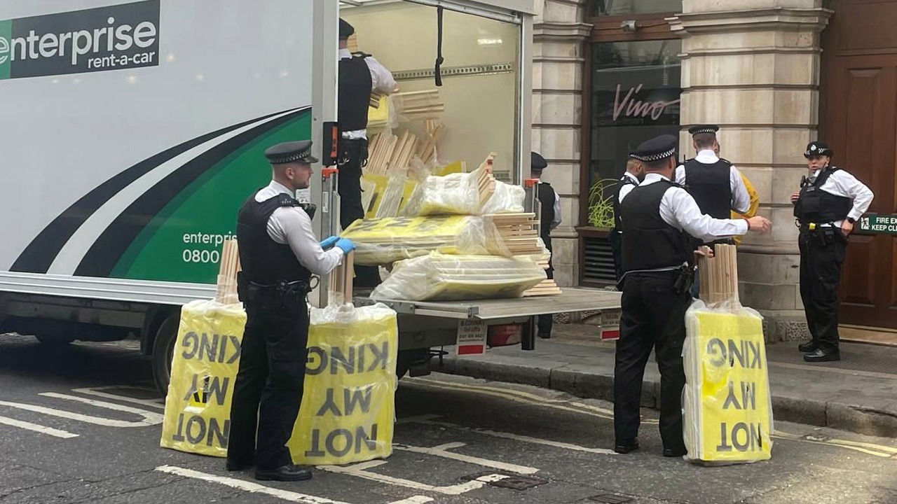 Met boss says risk of paint being thrown at coronation procession 'very ...