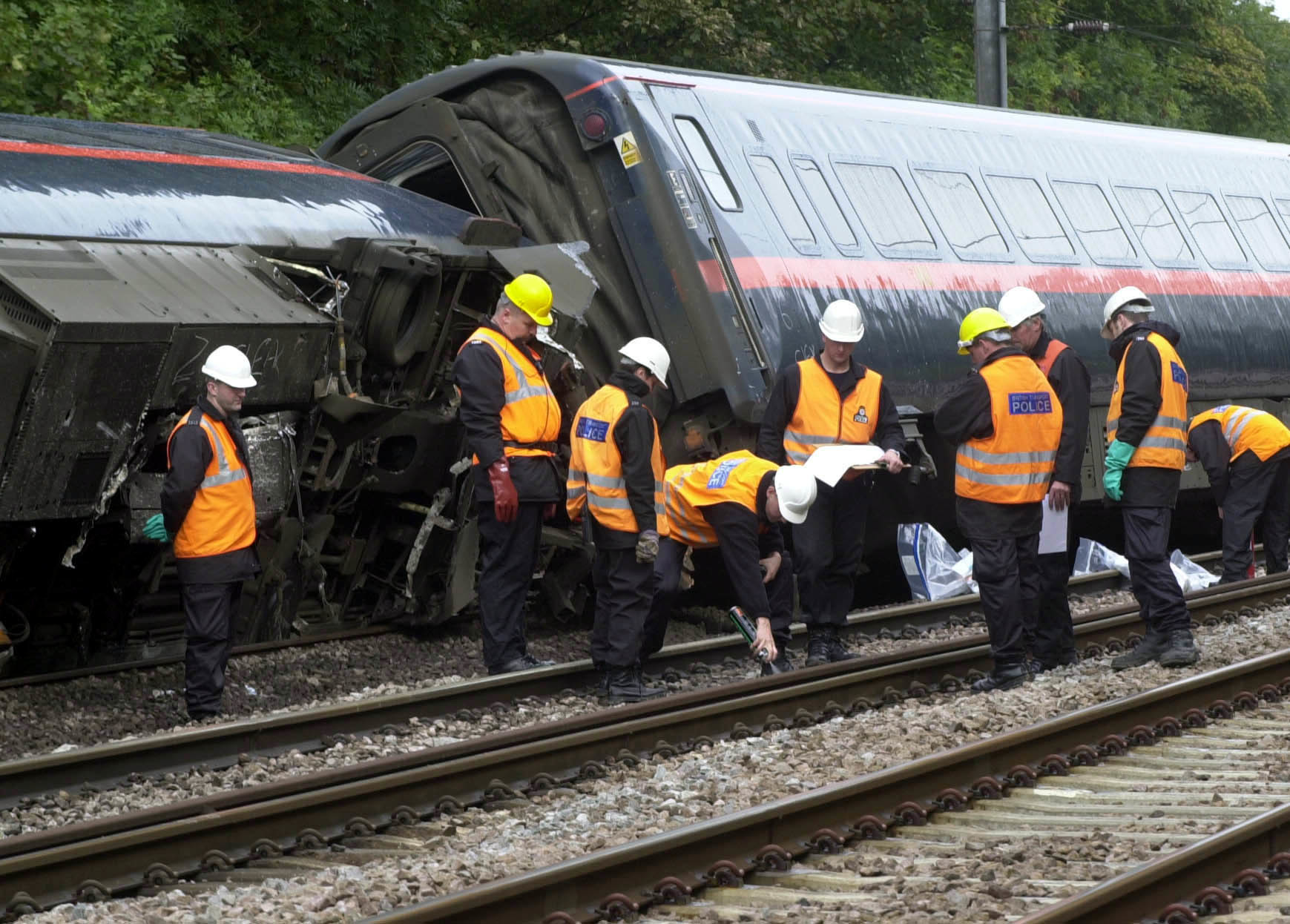 Hatfield rail crash remembered 20 years on | ITV News