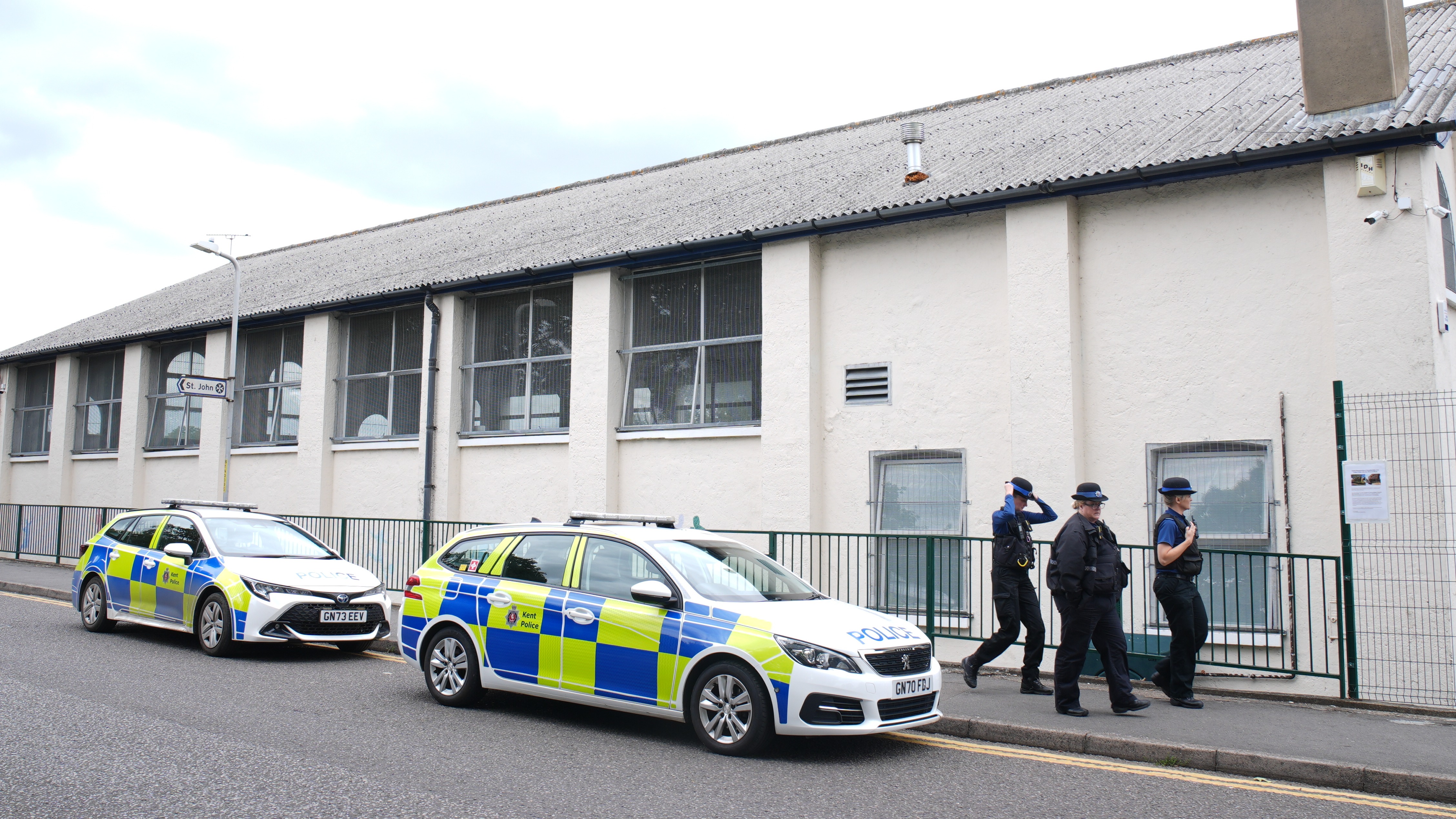 Sikh worshipper ‘tried to tackle’ raider armed with sword at Gravesend ...