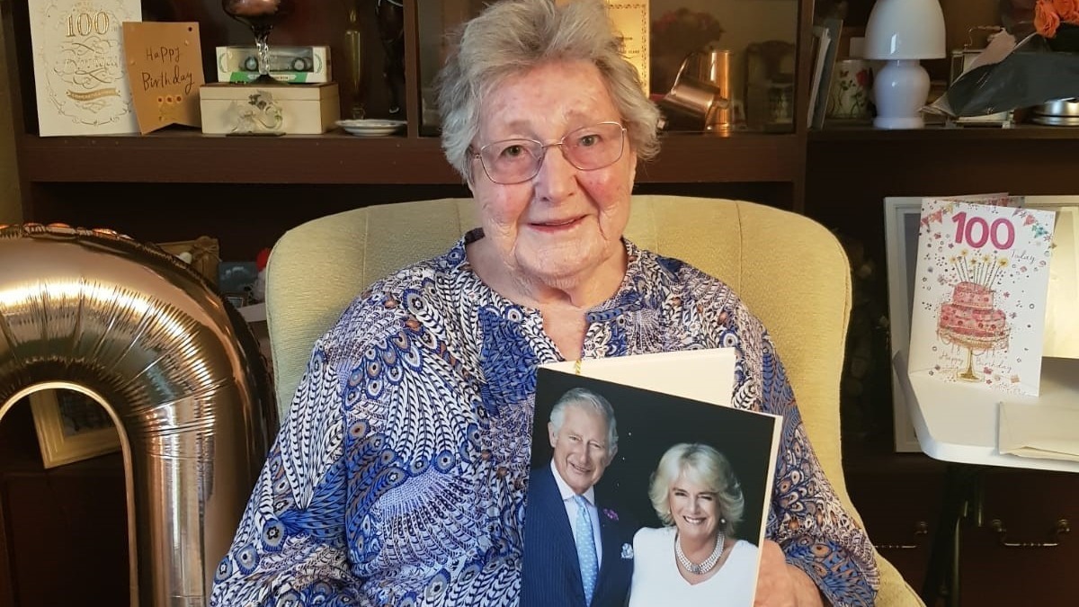 First 100-year-olds begin receiving birthday cards from the King | ITV News