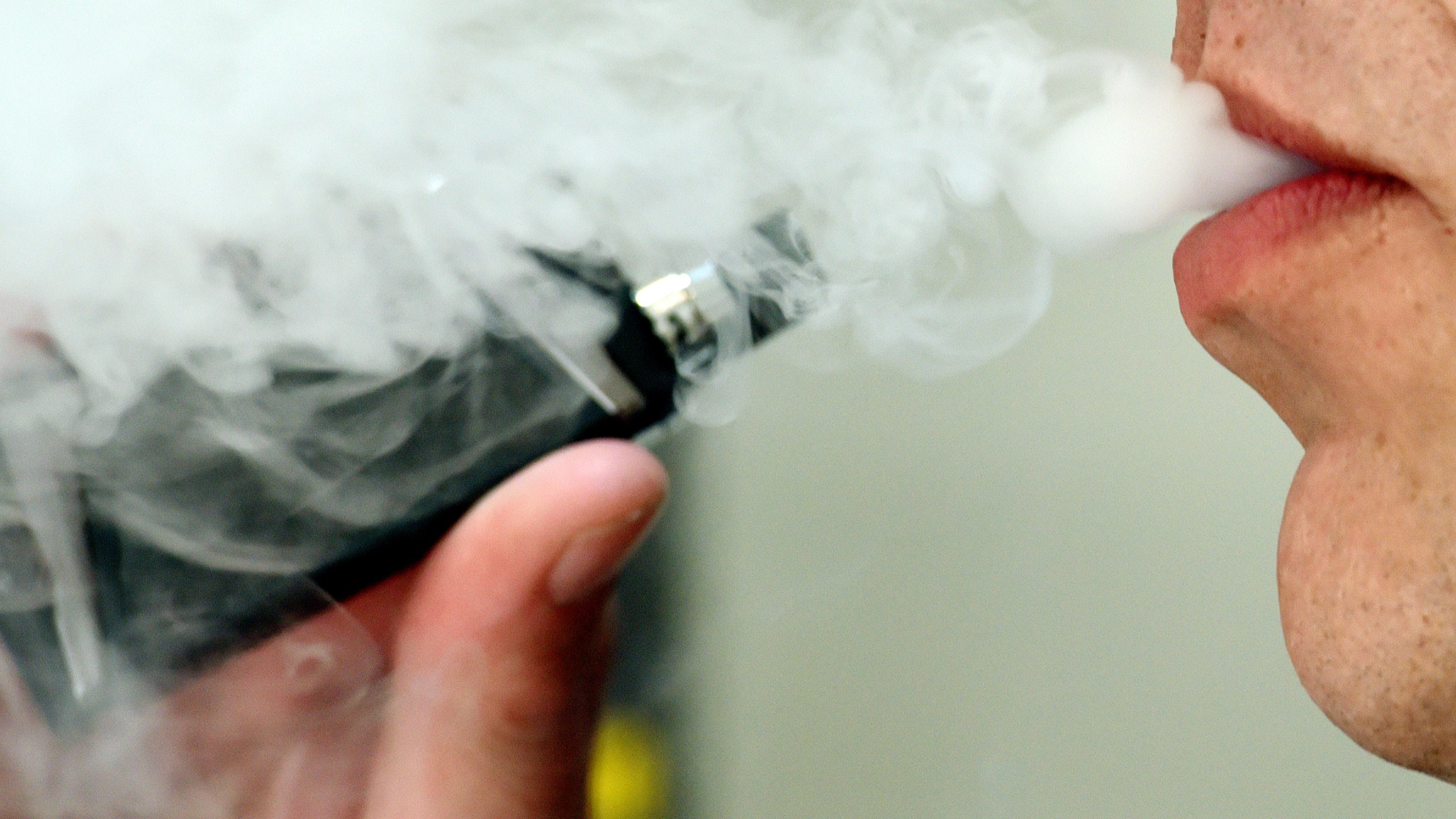 Zero tolerance for illegal vapes in Wales with new initiative tackling ...