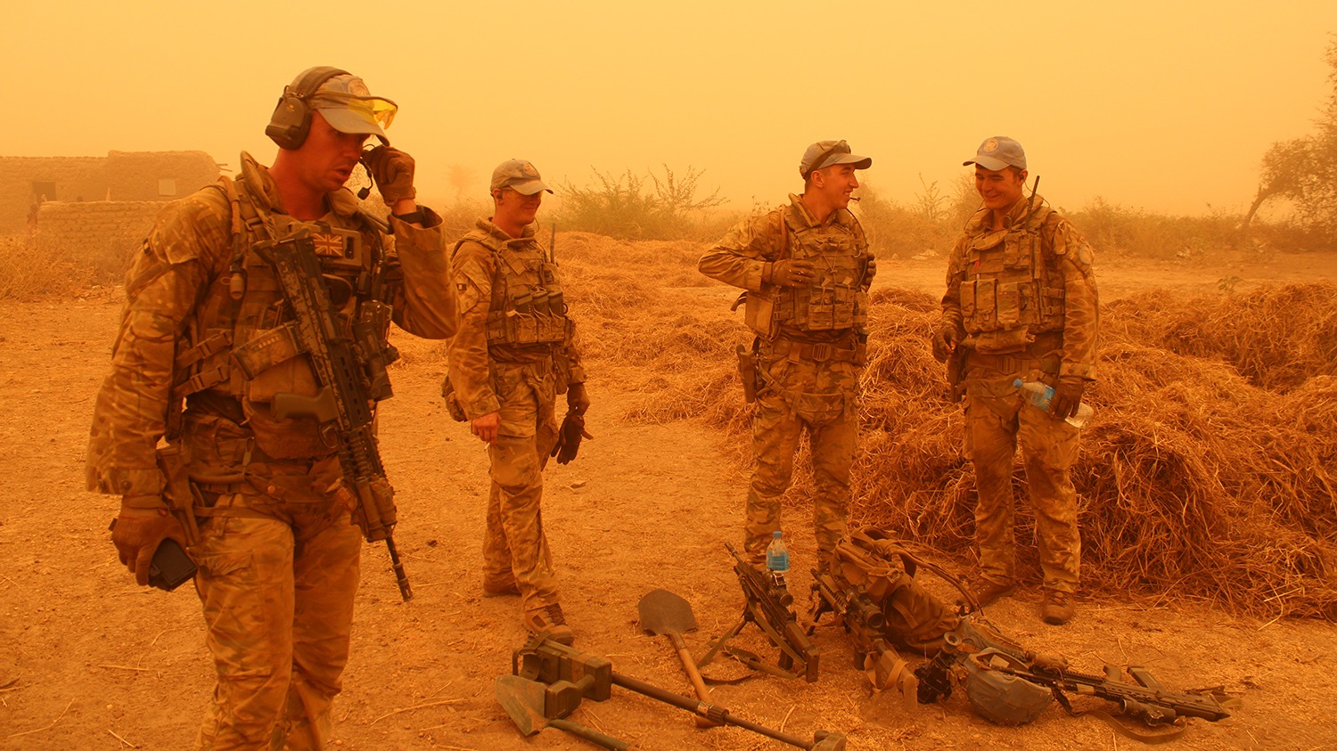 Mali: UK troops battle sandstorm to seize terrorist weapon cache | ITV News