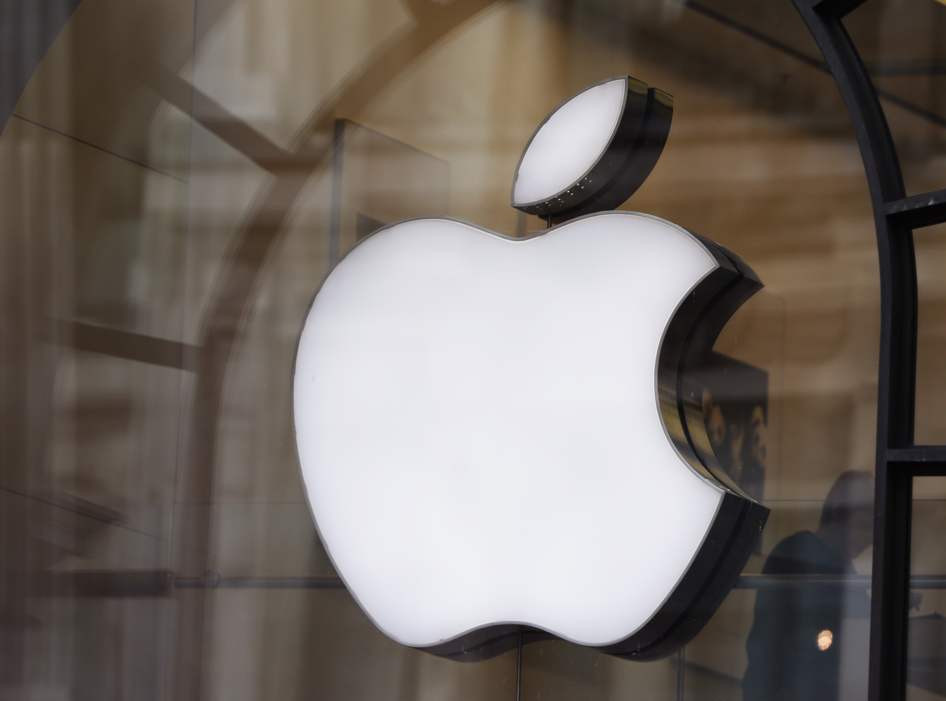 Apple expected to unveil iPhone 16 range with new AI tools | ITV News
