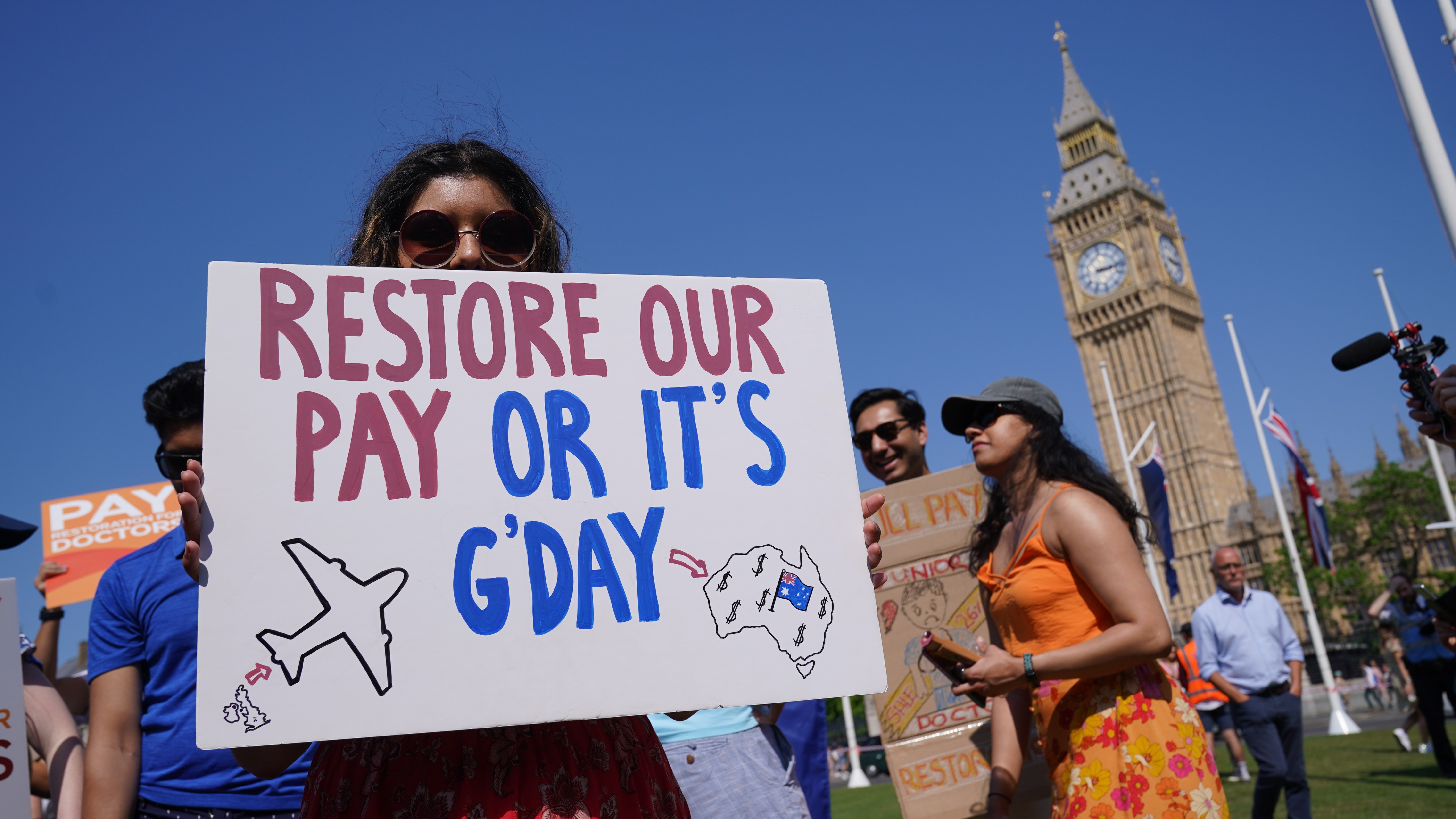 Junior doctors ‘in for the long run’ as strikes continue despite 6% pay ...