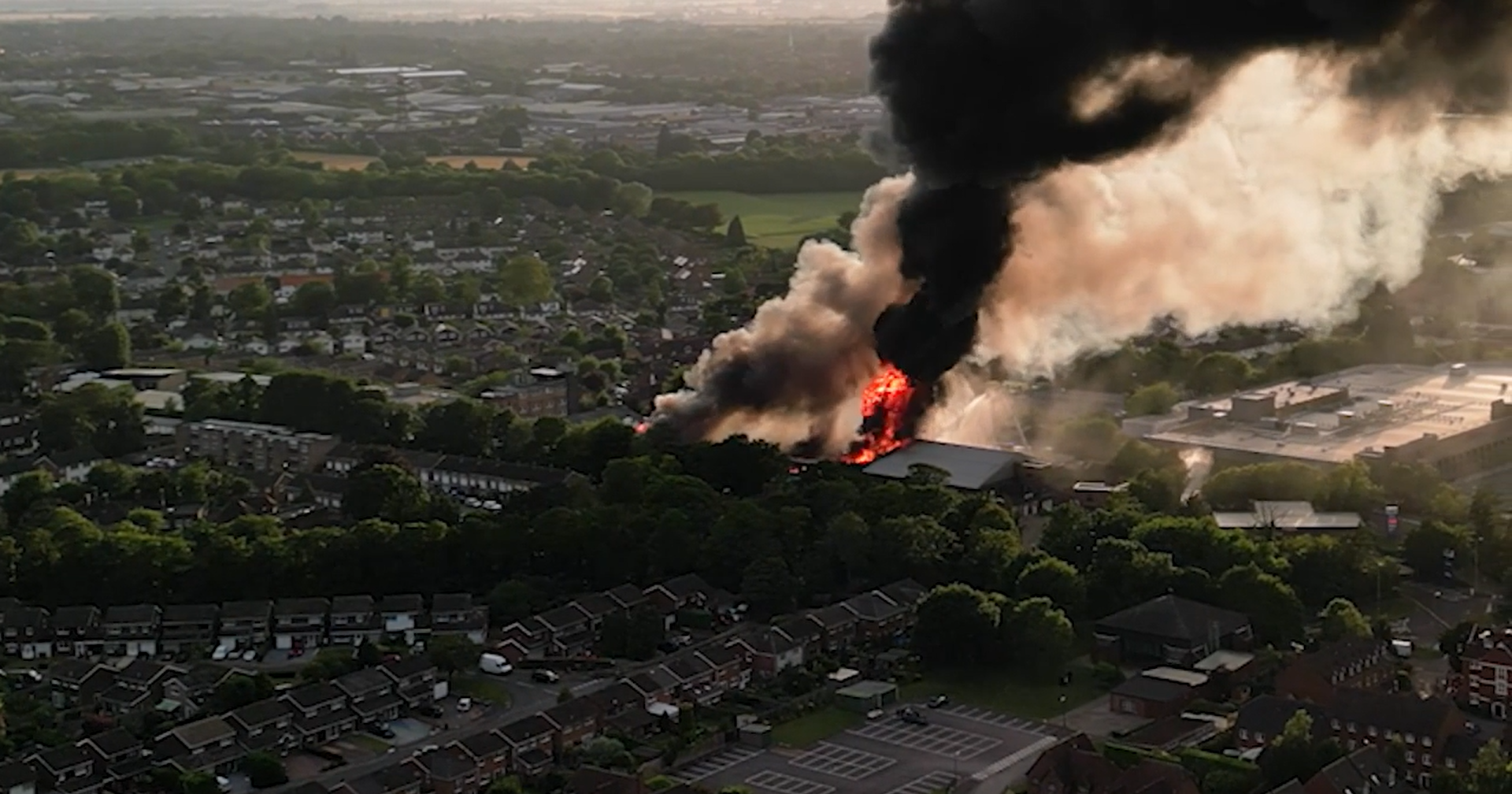 Residents told to close windows amid fire at Baldock industrial estate ...