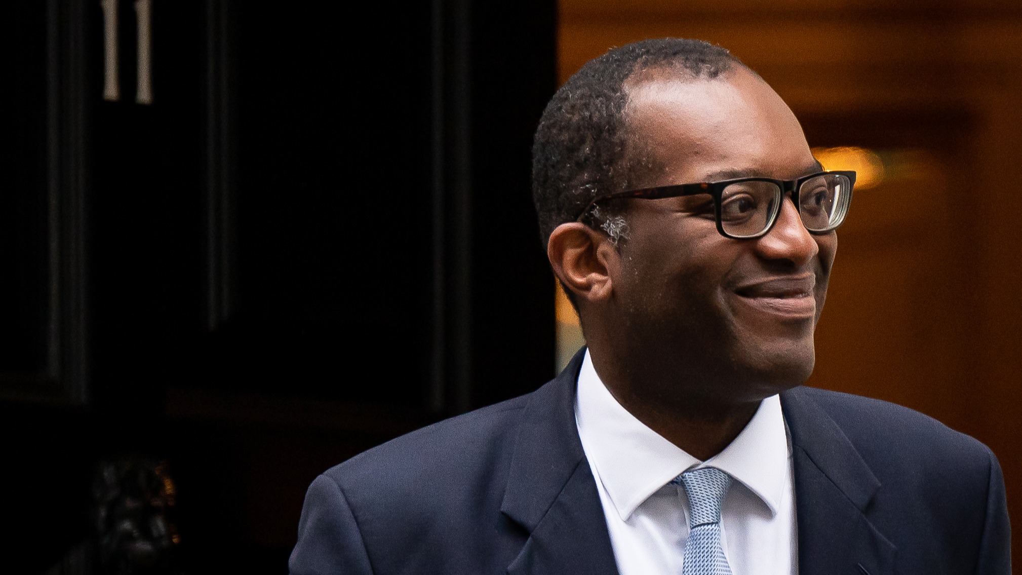 Kwasi Kwarteng attempts to reassure markets as pound slumps to record ...