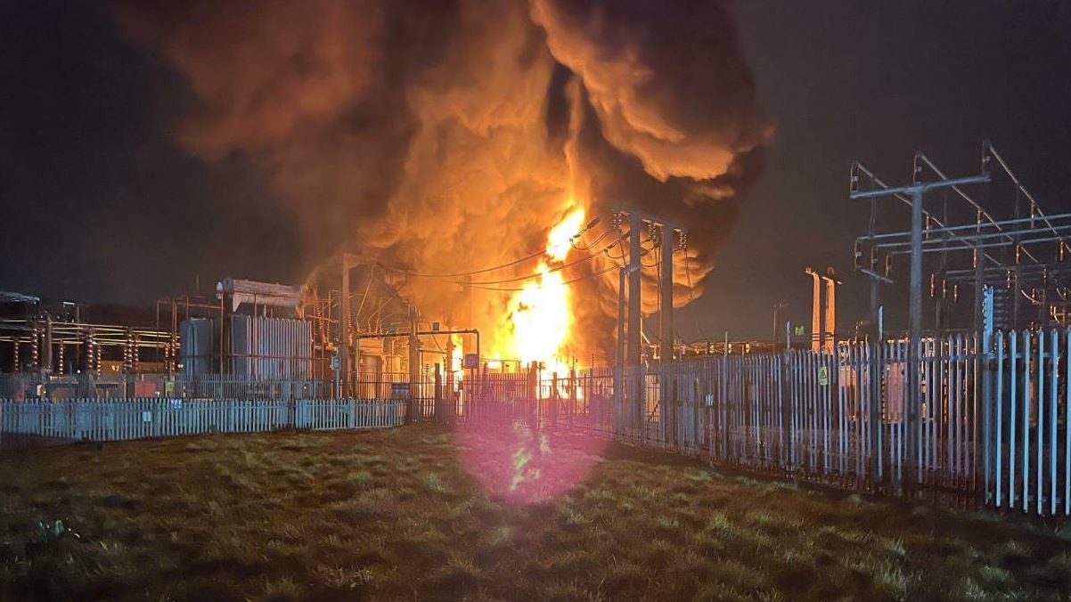 Power restored to Heathrow terminals seven hours before flights resumed ...