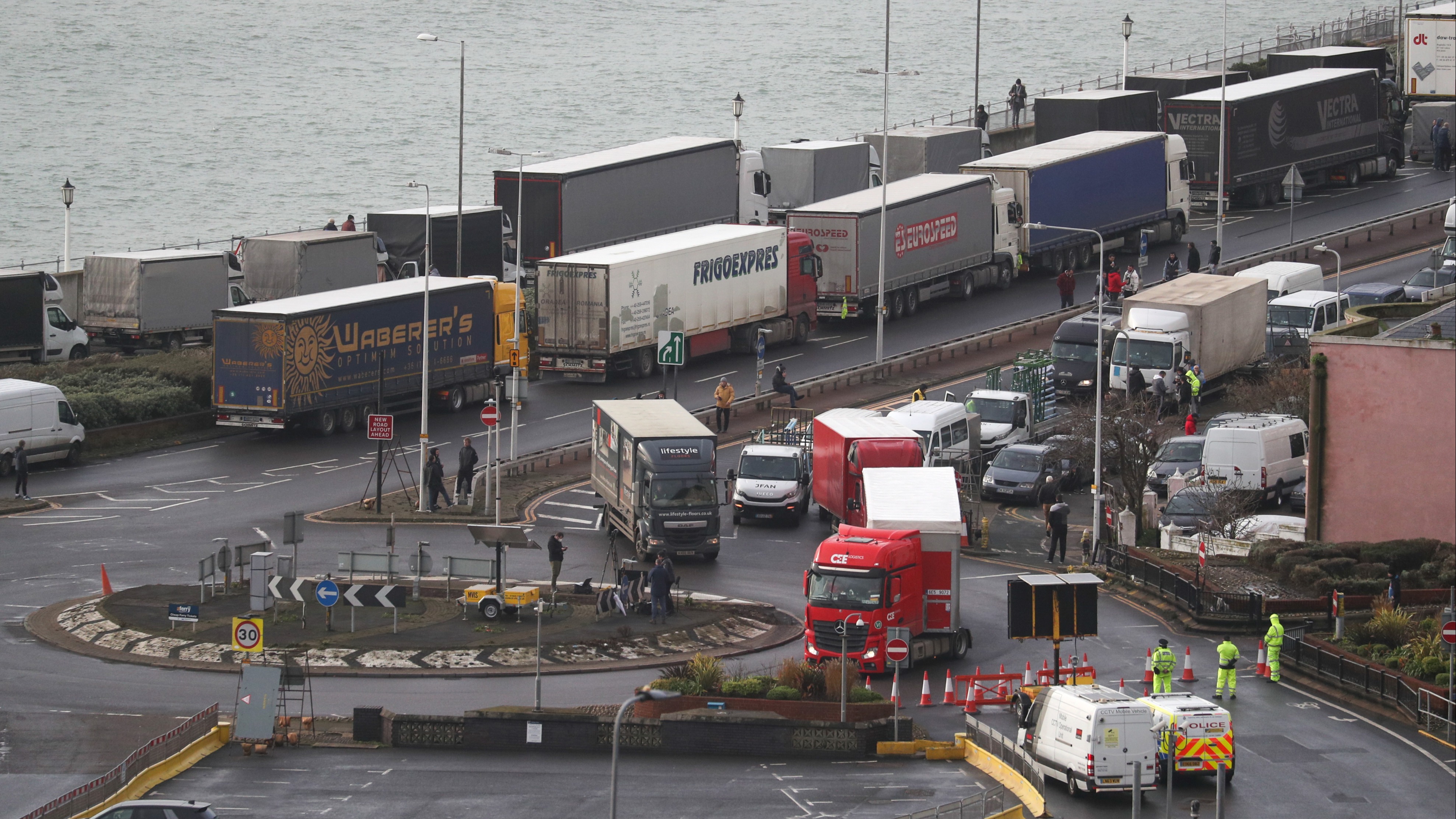 Thousands of lorry drivers expected to spend Christmas stranded in Kent ...