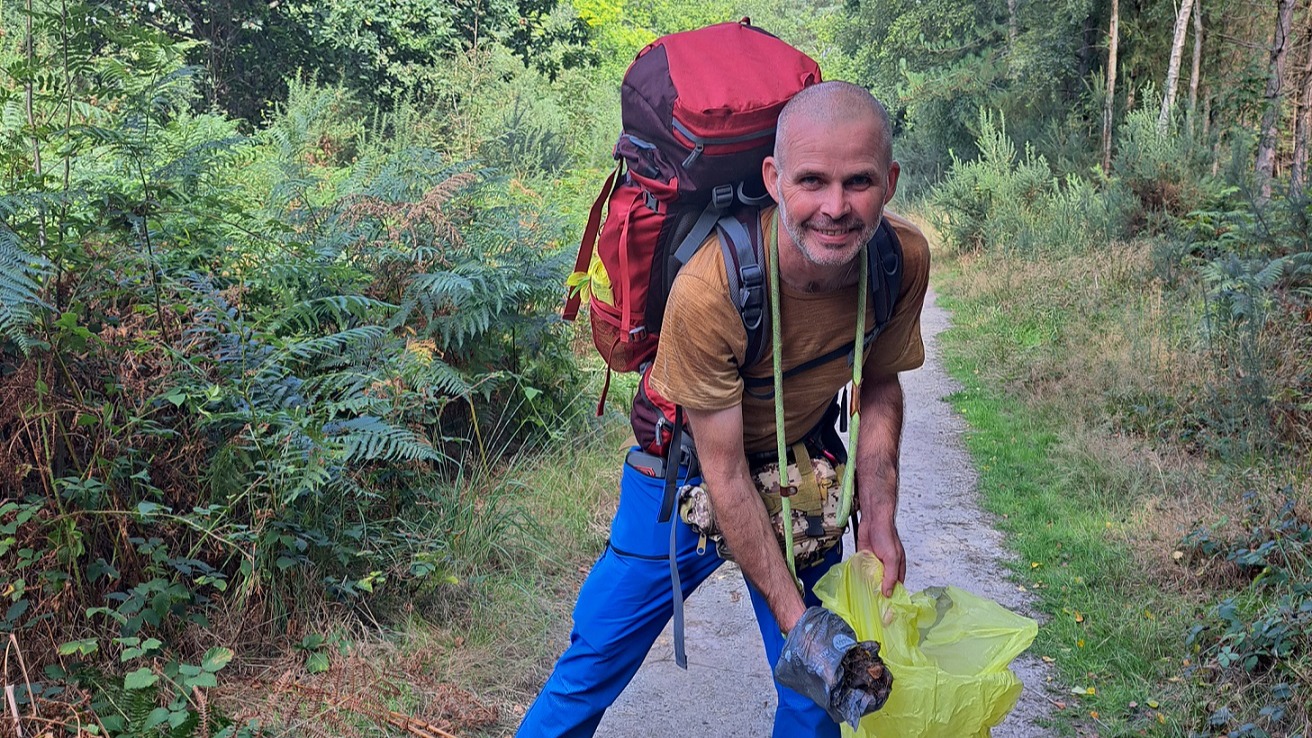 Charity walker picks up 88lb of dog poo to protect rare Hampshire ...