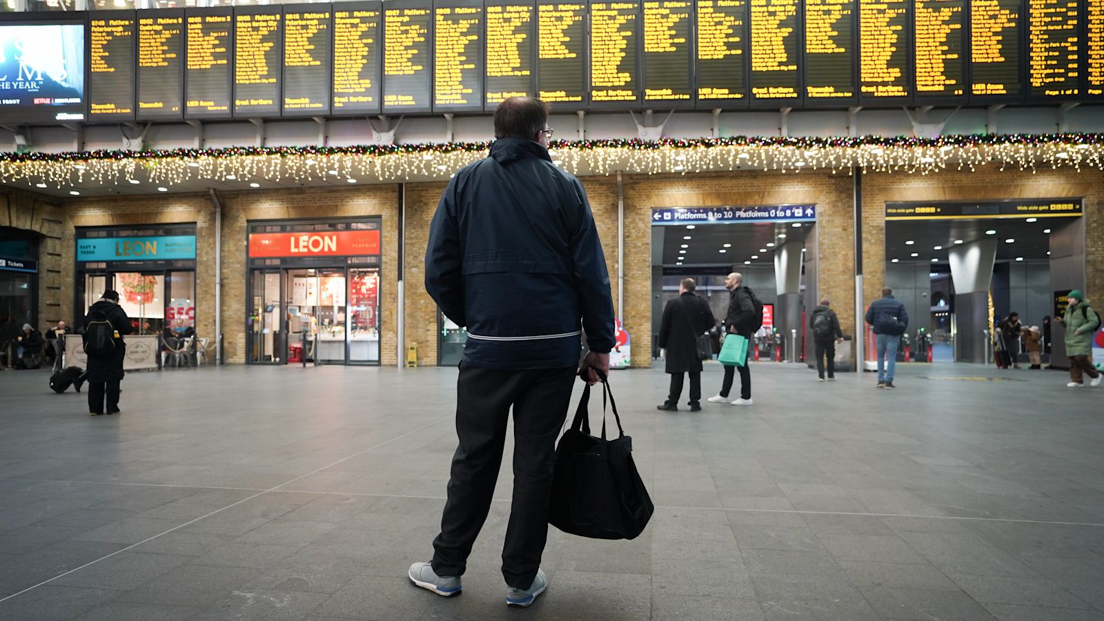 Rail strikes: Passengers warned not to take trains on Christmas Eve to ... Rail strikes: Passengers warned not to take trains on Christmas Eve to ...