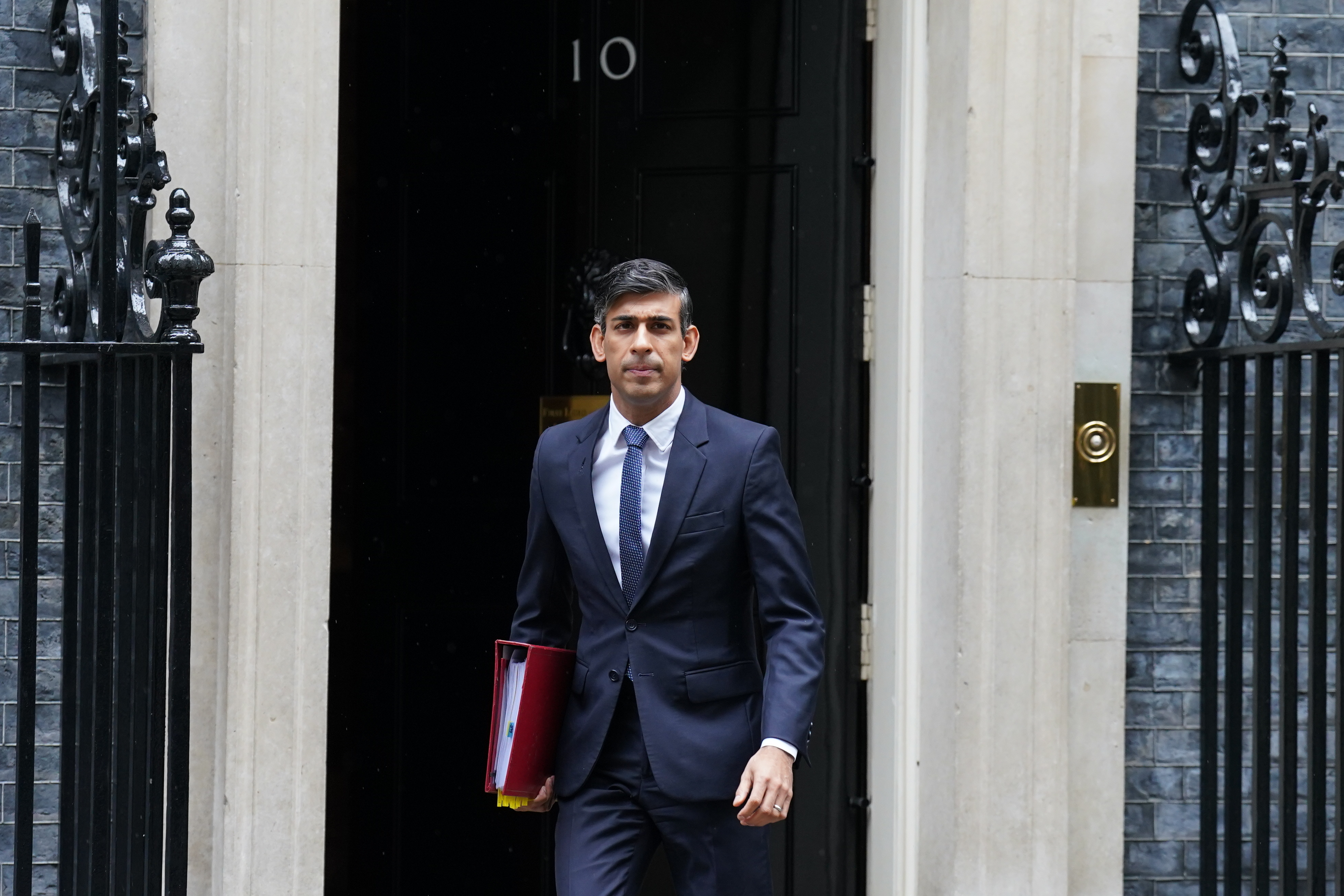 Sunak to mark first year in No 10 facing problems at home and abroad ...