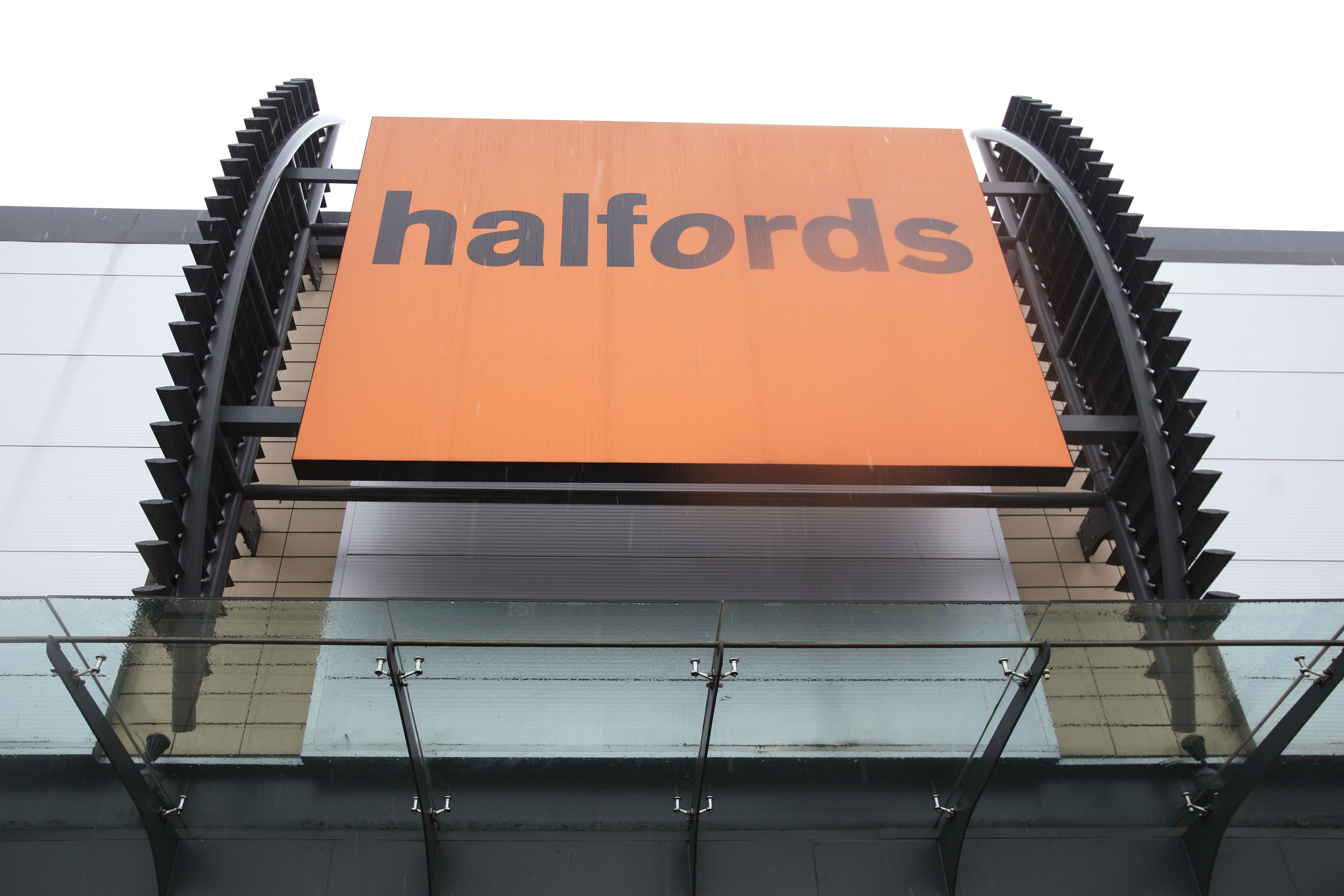 Halfords wheels out temporary jobs amid big demand for bikes | ITV News