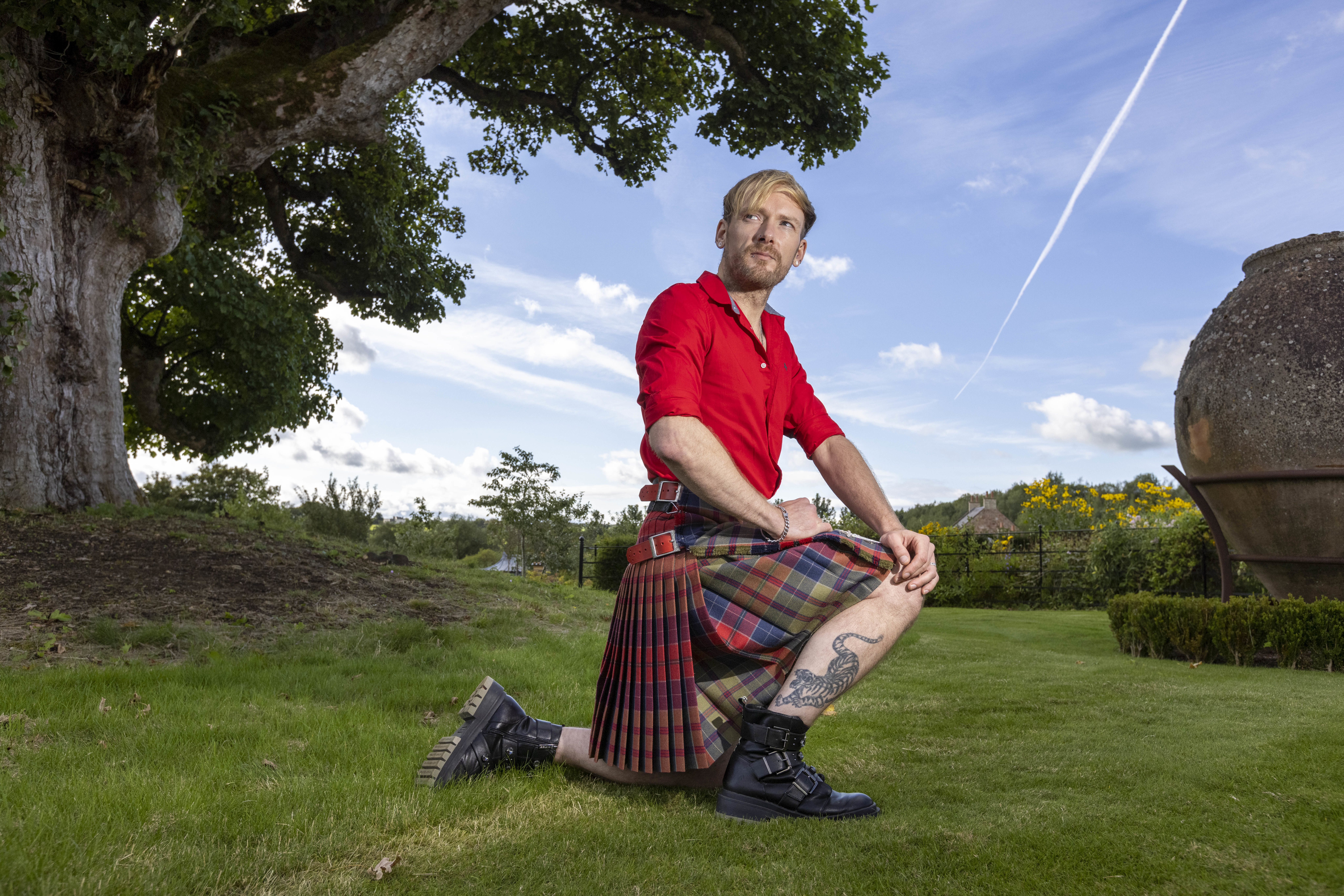 Kiltmaker tells of ‘extreme pride’ in kilt made of fabric given by King ...