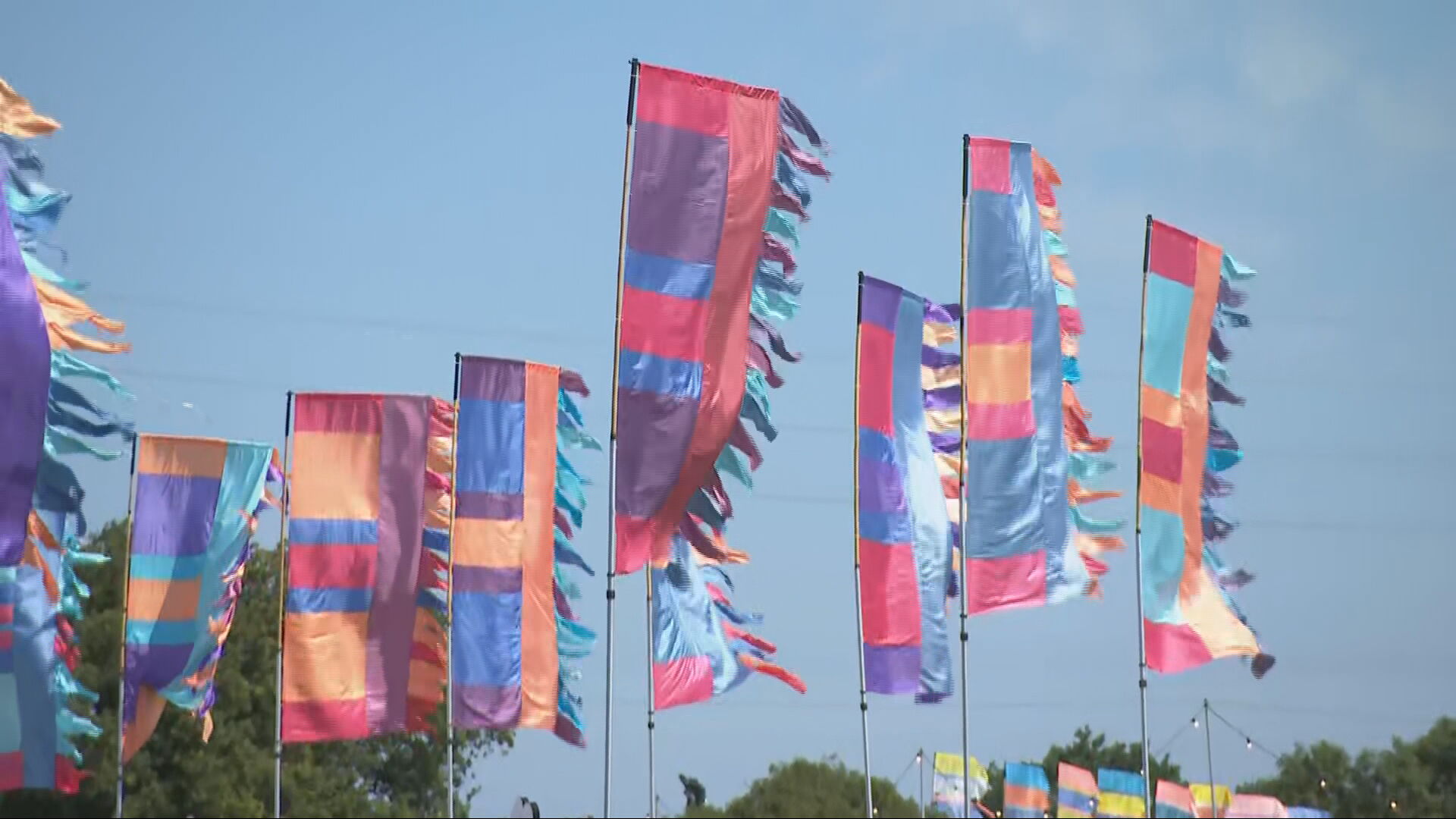 Thousands of fans arriving on Isle of Wight for music festival | ITV ...