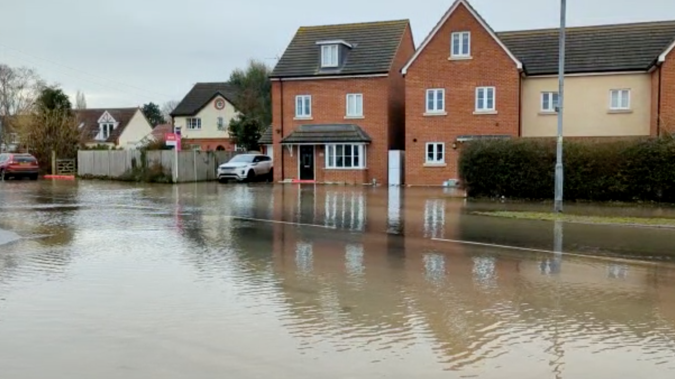 Bedfordshire village residents fear homes will be flooded after water main bursts | ITV News Anglia