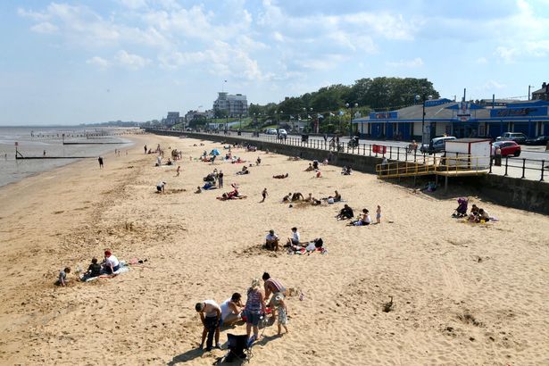 RNLI rescues 14 people and two dogs from rising tides at Cleethorpes ...