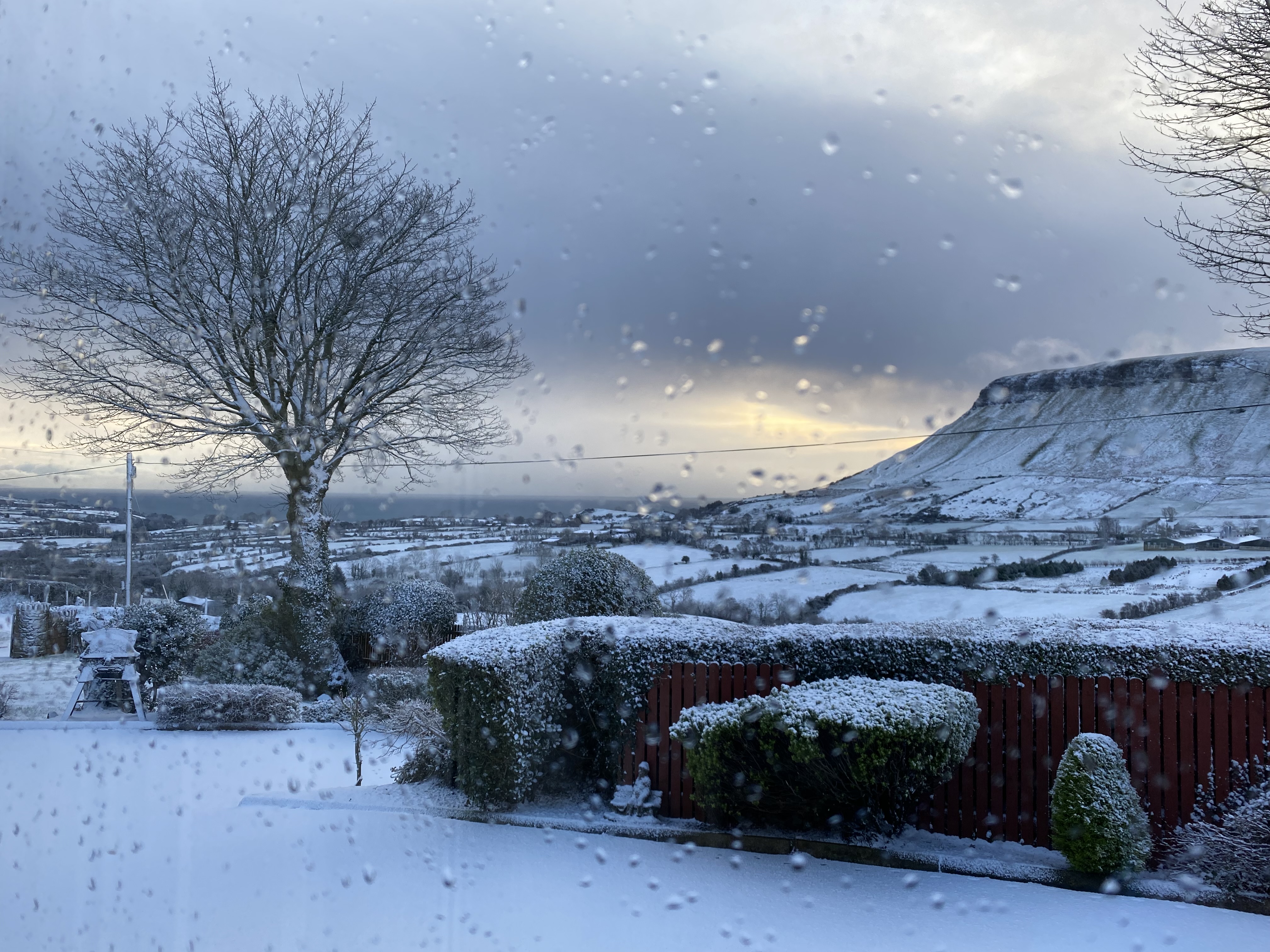 Further weather alert after snow hits Northern Ireland | UTV | ITV News