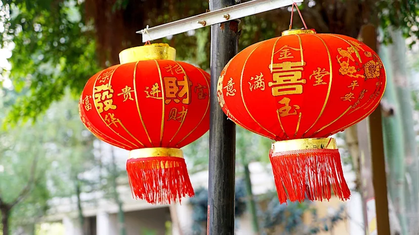 Tanglung Lanterns: These cylindrical lanterns feature various colored ...