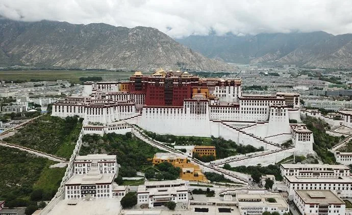 Lhasa Travel Guide: Discovering the Holy City on the Snowy Plateau and ...