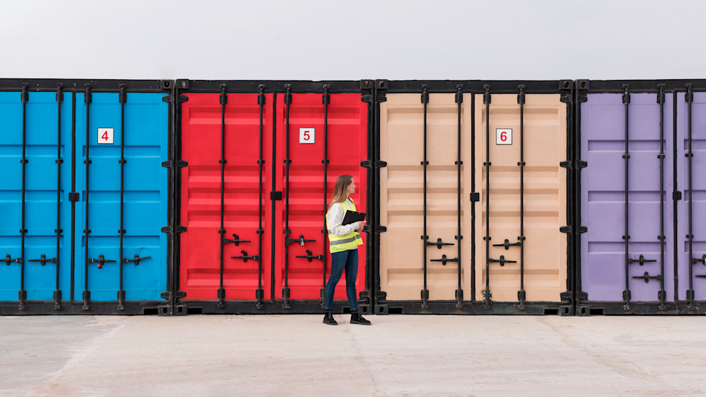 Container loading: the difference between pallet loading and hand loading