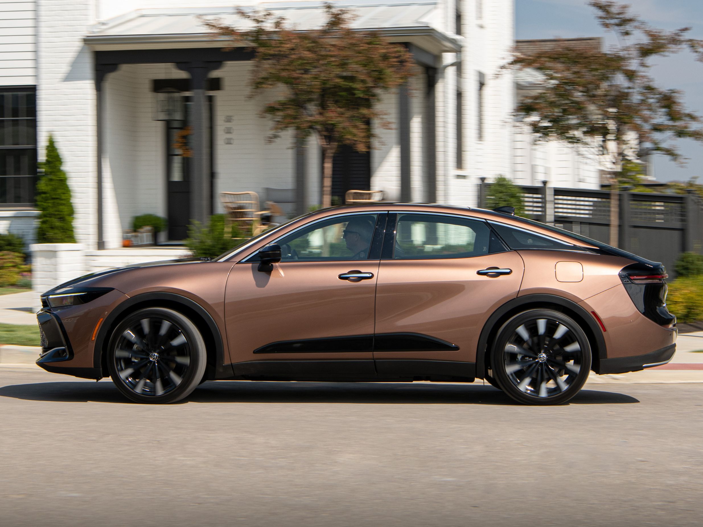 2023 Toyota Crown Platinum test drive review