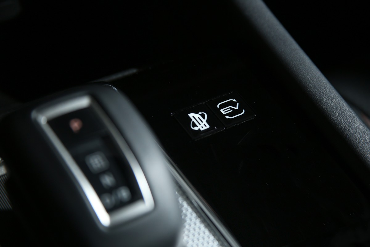 2023 Mitsubishi Outlander PHEV SEL S-AWC test drive review