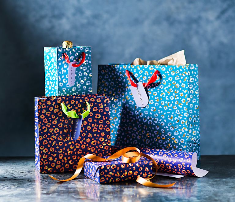 Gifts for Her | Gifts for Women at M&S