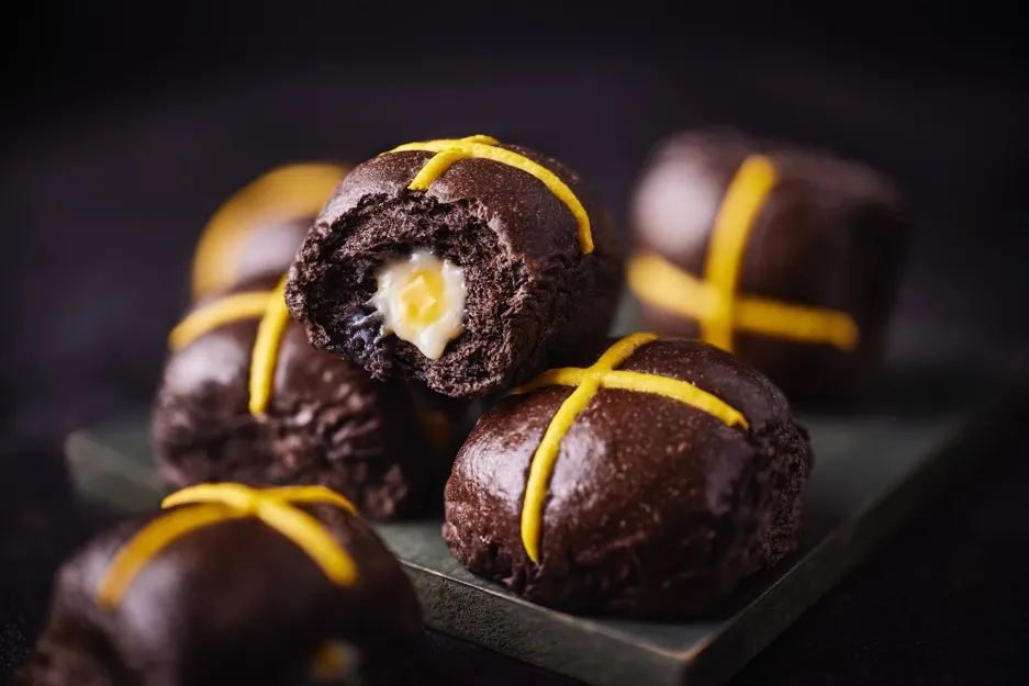 Easter Cakes & Buns | M&S