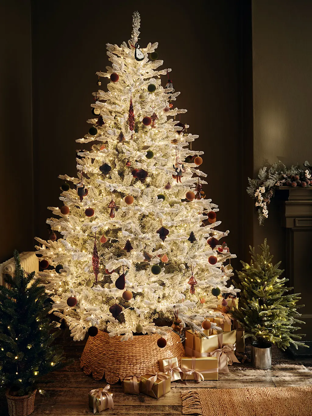How to Hang Christmas Lights | M&S