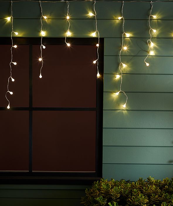 How to Hang Christmas Lights | M&S