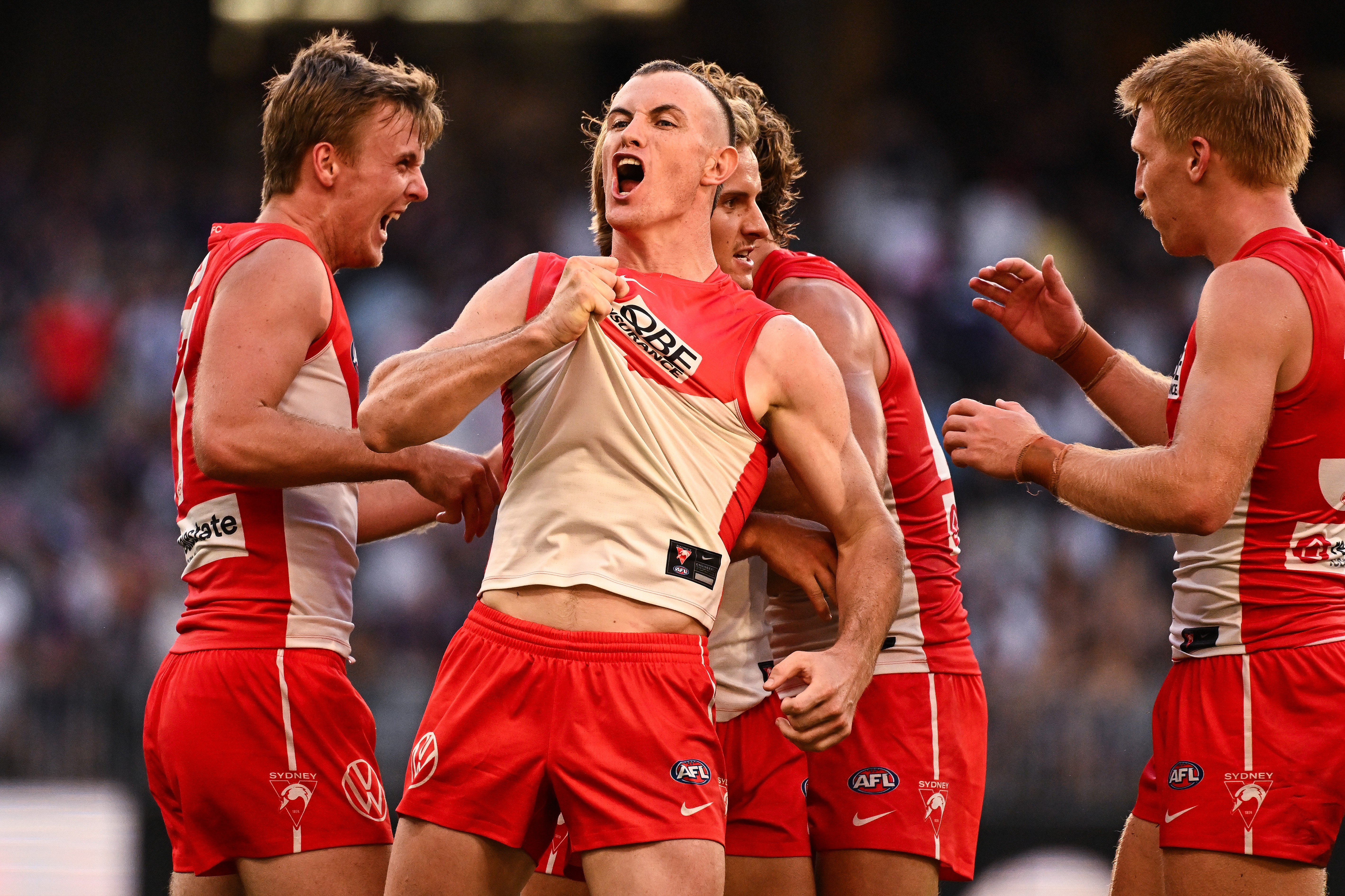 Superstar Swan needs to lift after signing contract extension