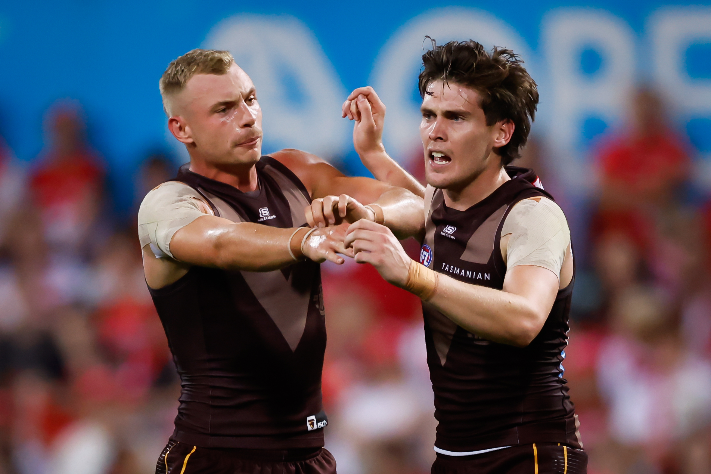 Injury puts dampener on super impressive opening night for Hawthorn