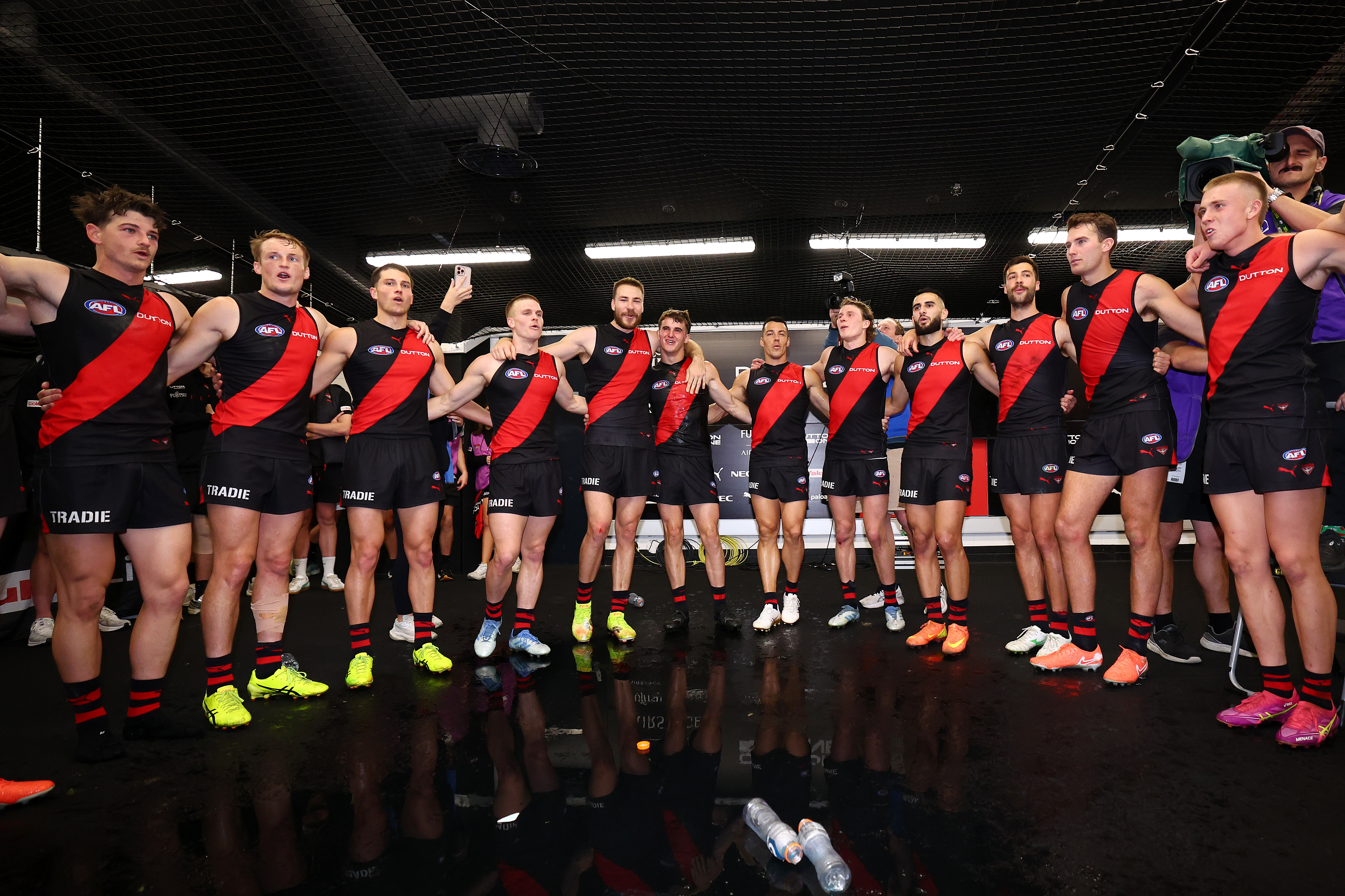 AFL 2025: David King puts Essendon's defence in the gun