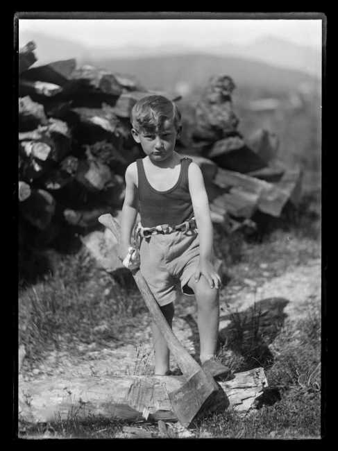 Young axeman, c. 1931 | National Library of New Zealand