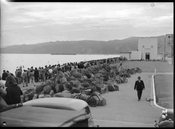 The eight-hour workday | National Library of New Zealand