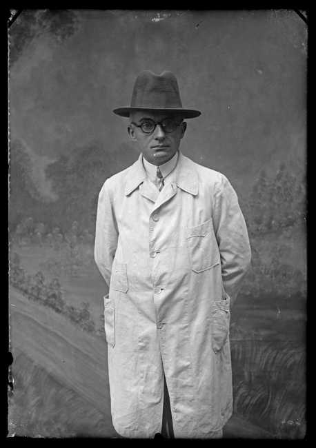 Self-portrait Joseph Divis | National Library of New Zealand