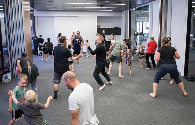 Mau Rakau workshop and Pūkana whānau tour — Session 1 | National ...