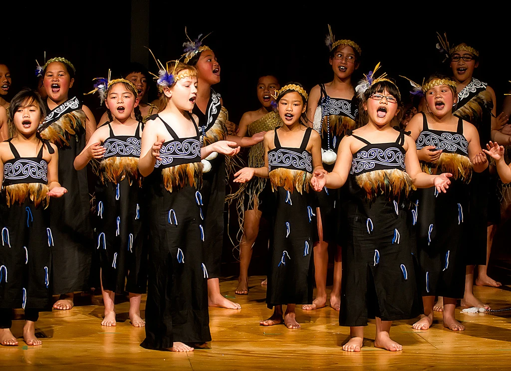 Māori Child by Robyn Kahukiwa | National Library of New Zealand