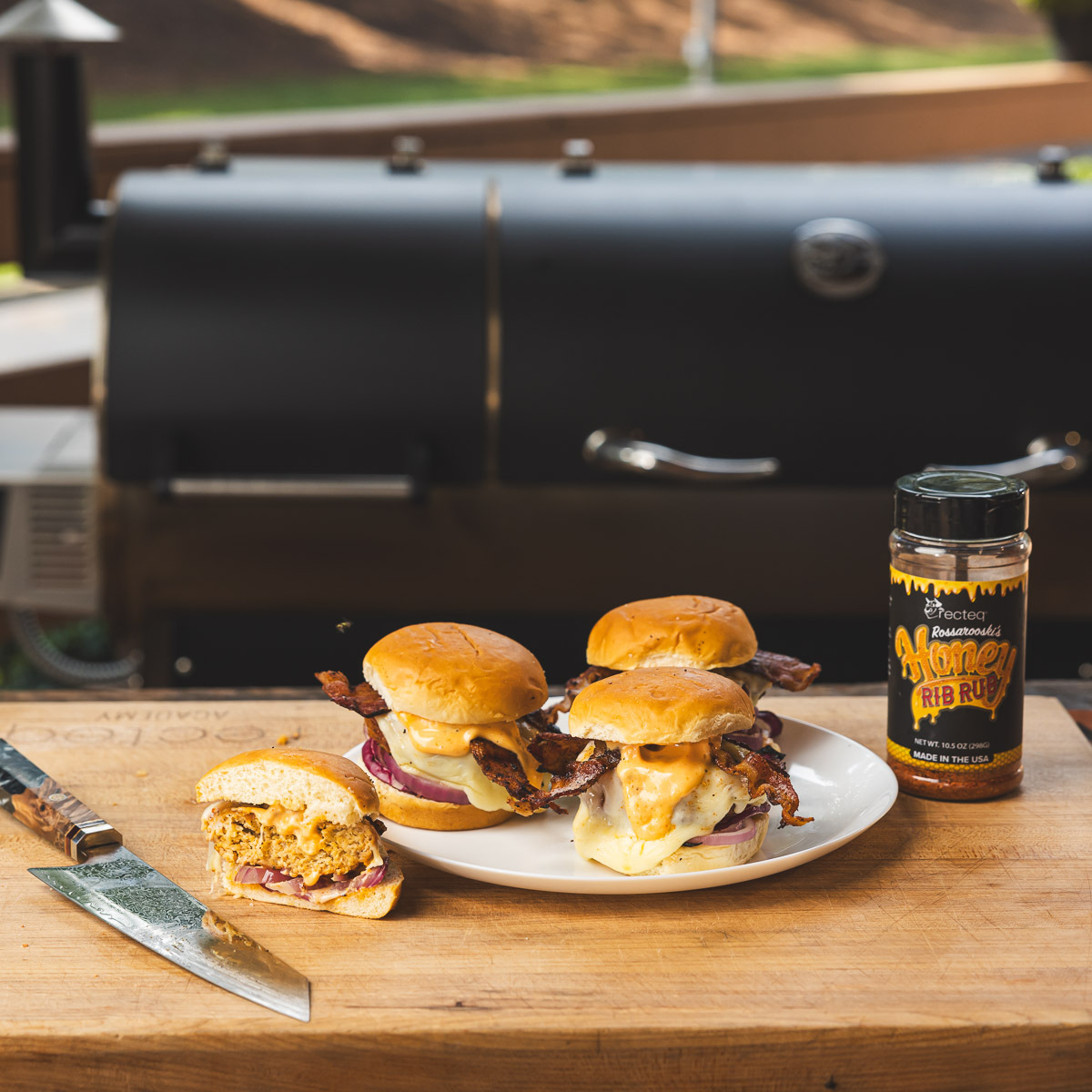 DualFire Smoked Chicken Burger | recteq