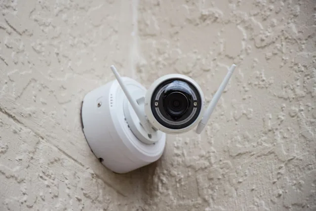 Choosing Solar Wireless Security Cameras: A 2025 Guide