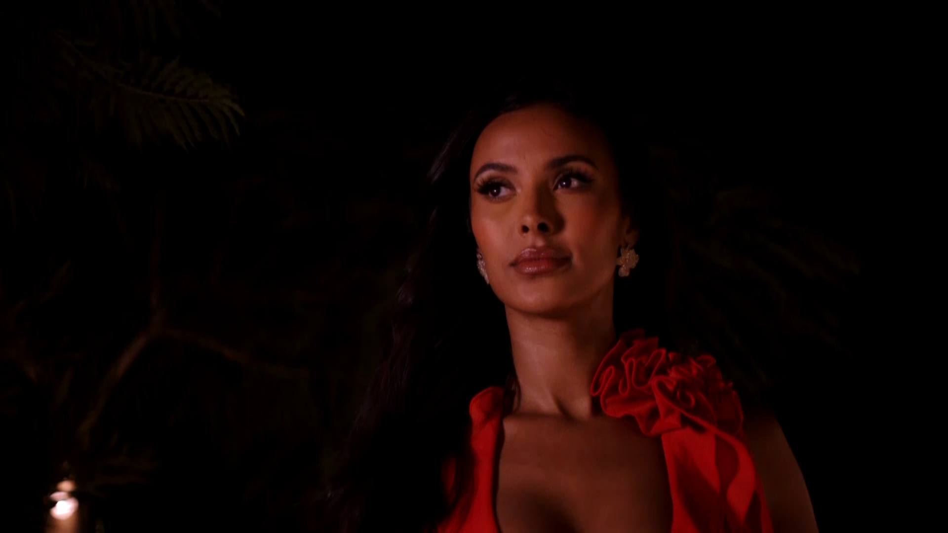 FIRST LOOK: Maya crashes the Islanders' beach club party | Love Island