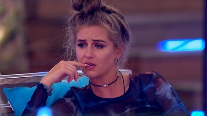 Laura pulls Georgia up on kissing Jack | Love Island
