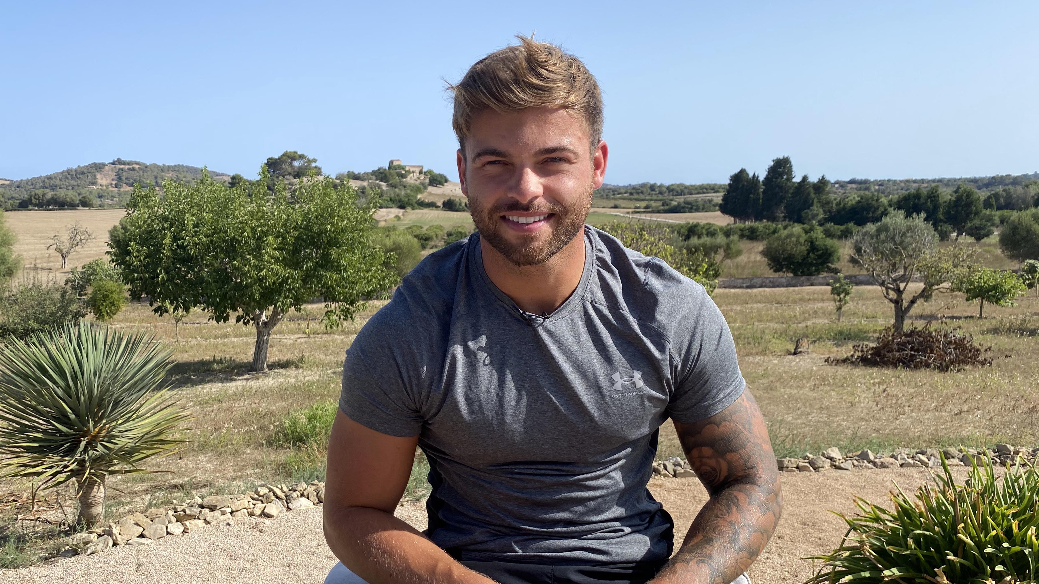 Tinder's Calling for Jake | Love Island