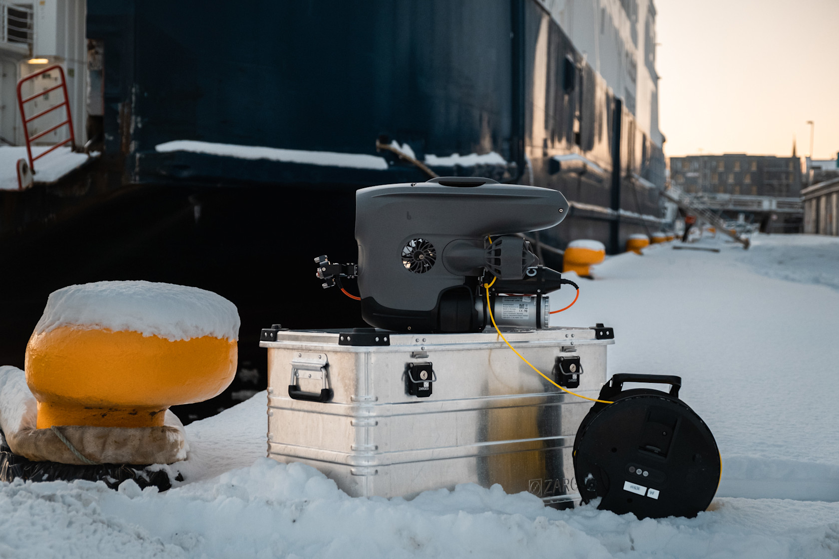 Ultrasonic thickness measurements using underwater ROVs