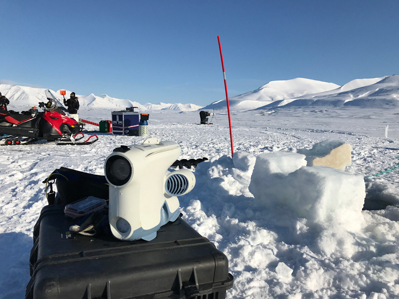 Under ice robotics research and Arctic algae bloom mapping at 78 ...