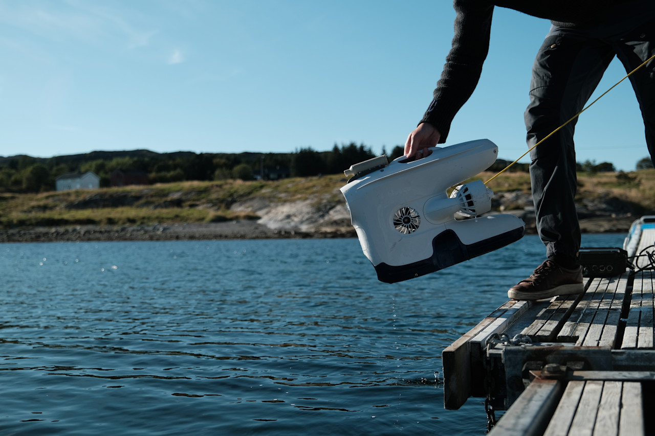 How do navigation and position tracking work underwater? | Blueye ...